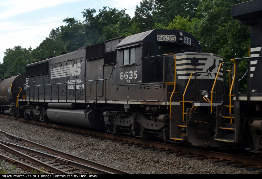 NS SD60 6635 trails on 32A